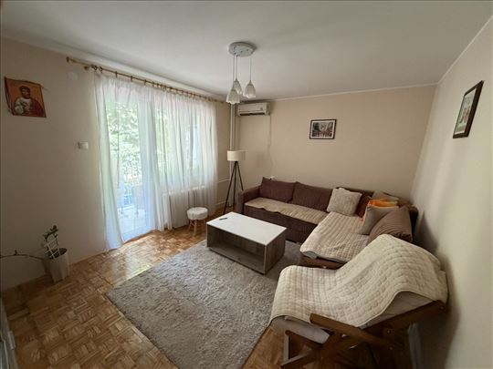 Renoviran dvosoban stan-Železnička stanica !