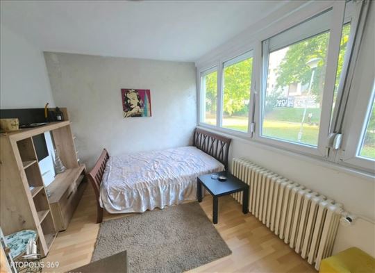 Renovirana i uknjižena garsonjera, Stari Merkator