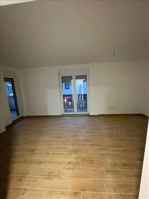Novi Sad, Podabara trosoban stan 65m2, HITNO!