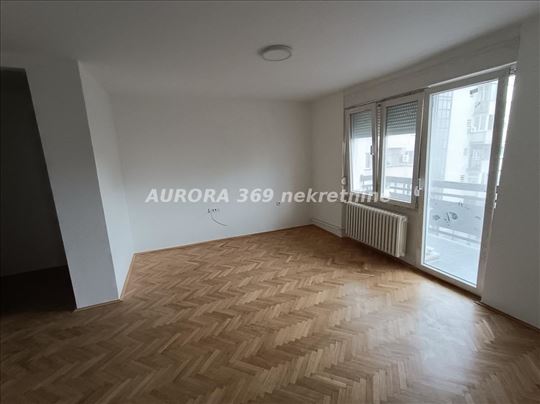 Novi Sad, Bulevar Oslobodjenja. Renoviran, Trosoba
