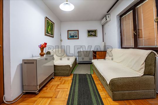 Odlična kuća 270m2, kod Železničke stanice, Niš