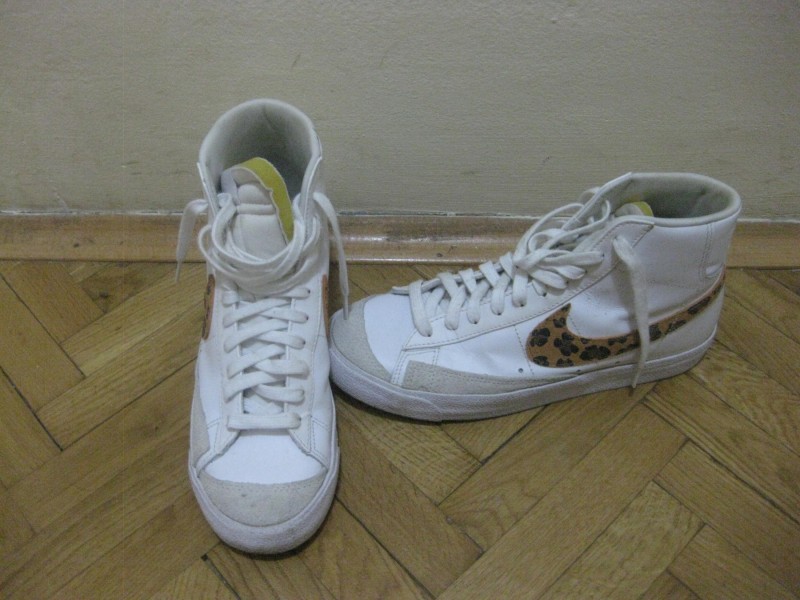 nike DUBOKE PATIKE...broj 39,5