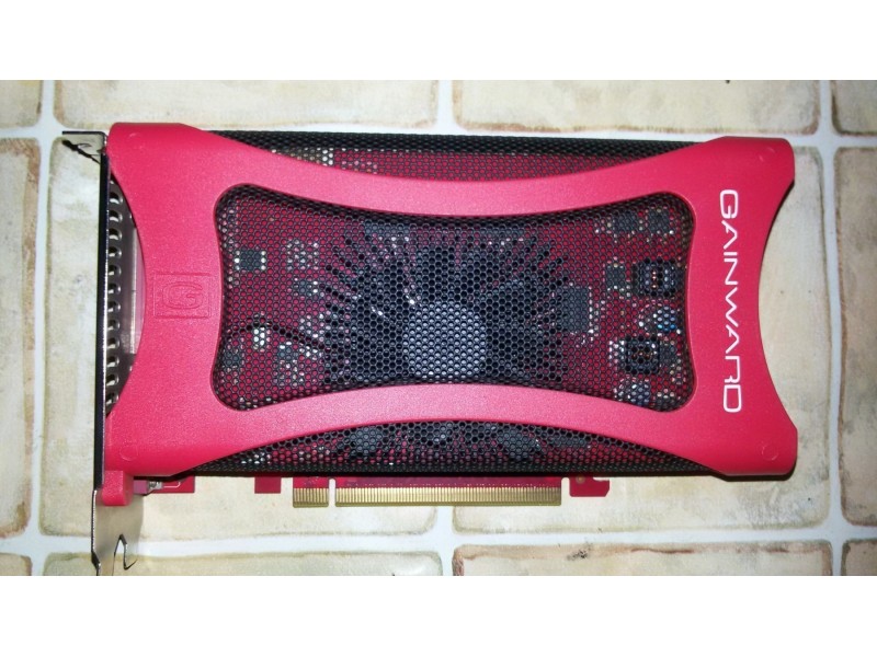 Grafička karta Gainward 8600GT!Dual Slot! Core 625 1800