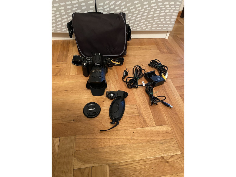 Nikon D5000 foto aparat, objektiv 16-85 - 8200 okidanja