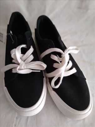 Patike Livergy platnene crne br.42,nove.