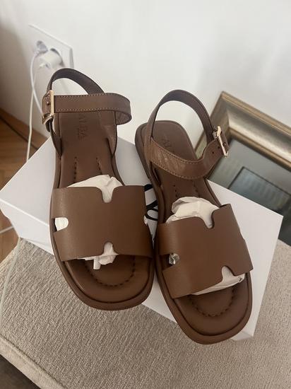 Sandale koža Shoebox nove