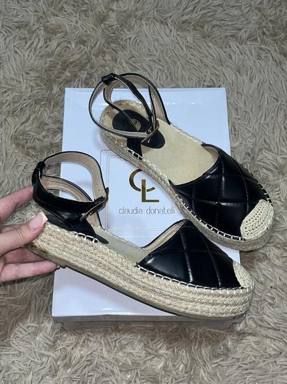Nove espadrile