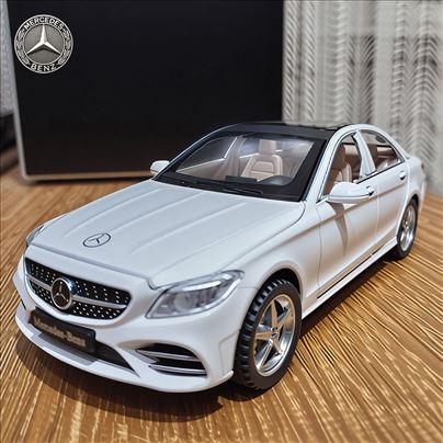 Metalni Mercedes sa zvučnim i svetlosm efektima