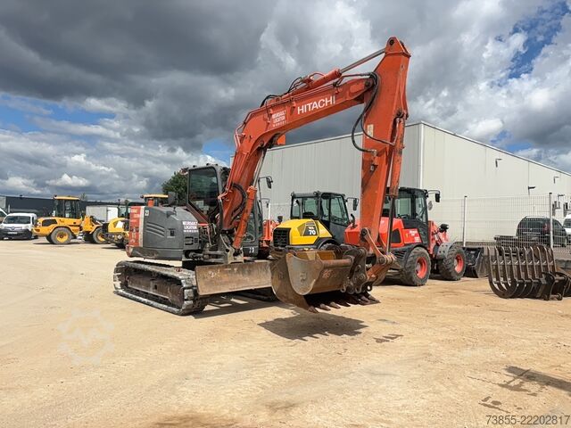 Midi bager 7t - 12t
Hitachi ZX85USBLC-3 with 3 excavator buckets