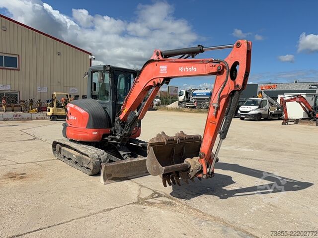 Mini bager < 7t
Kubota U55-4 KE with 3 excavator buckets