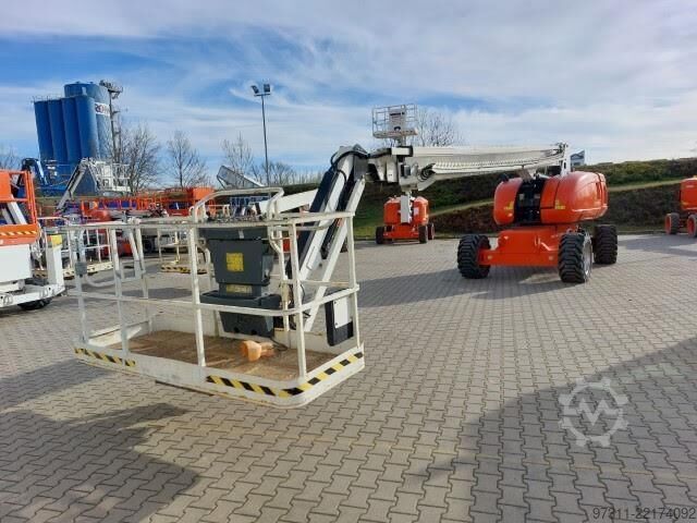 Teleskopska platforma
JLG 860SJ