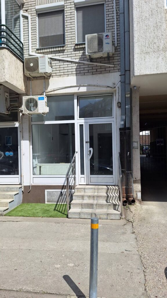 Prodaja lokala u dva nivoa-Novo Naselje,Novi Sad