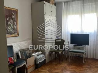 Trosobni stan Otona Župančiča, Paviljoni - Pariske komune - Ikarus, Beograd