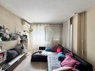 Trosobni stan Gandijeva, Mladost, Beograd