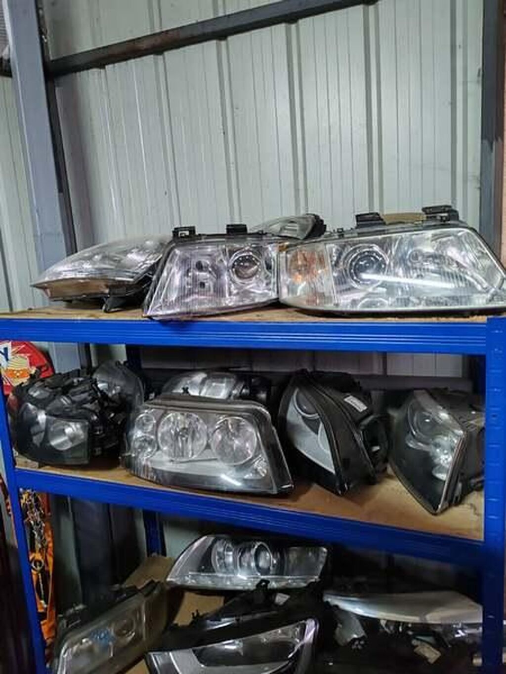 RAZNI FAROVI I STOP LAMPE ZA VOLKSWAGEN OSTALO | Razni farovo i stop