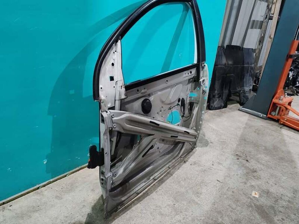 PREDNJA LEVA VRATA ZA VOLKSWAGEN GOLF 5 OD 2003. DO 2008. GOD. |