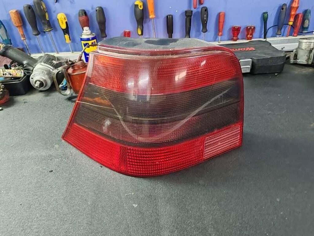 STOP LAMPA ZA VOLKSWAGEN GOLF 4 OD 1997. DO 2004. GOD. | Zatamljene