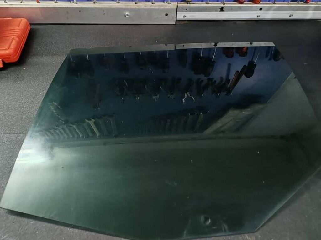 BOCNA STAKLA ZA VOLKSWAGEN GOLF 5 OD 2003. DO 2008. GOD. |