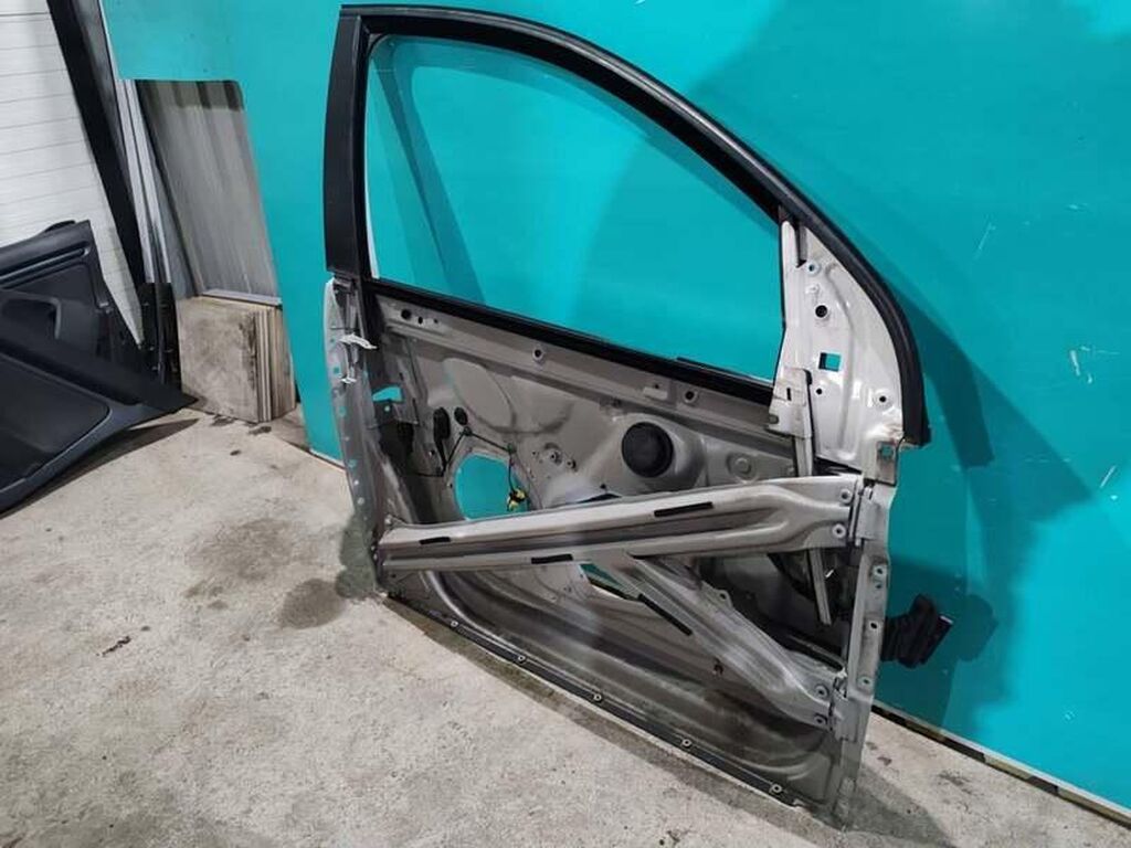 PREDNJA DESNA VRATA ZA VOLKSWAGEN GOLF 5 OD 2003. DO 2008. GOD. |