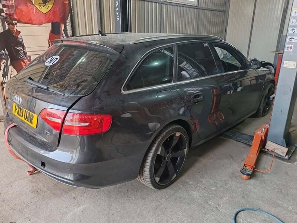 AUDI A4 - KOMPLETAN AUTO U DELOVIMA | Kompletan auto u delovima