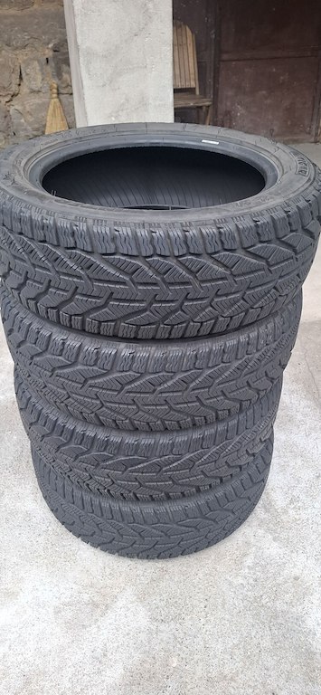 205 55 R16 Riken. Prodajem 4kom polovne zimske auto gume dimenzije