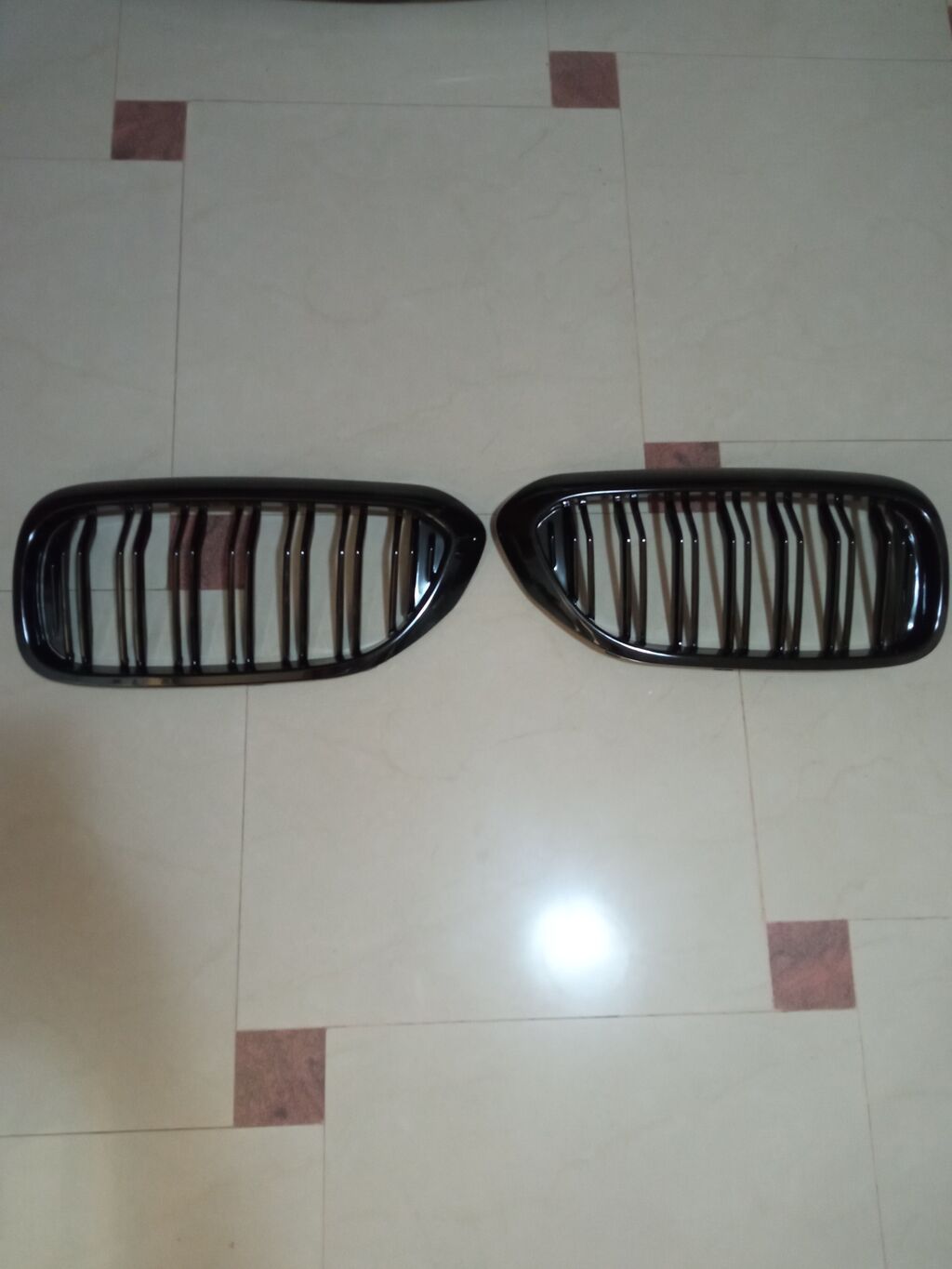 Prednja maska (par) – crni “kidney” stil "Grille-295-GBlack" ove maske