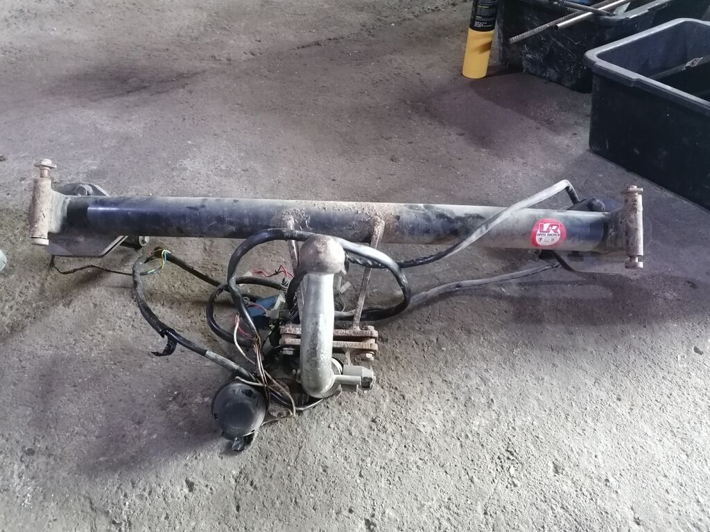 Kuka za vuču BMW E46 - Kvalitetna vučna kuka sa poprečnim nosačem -