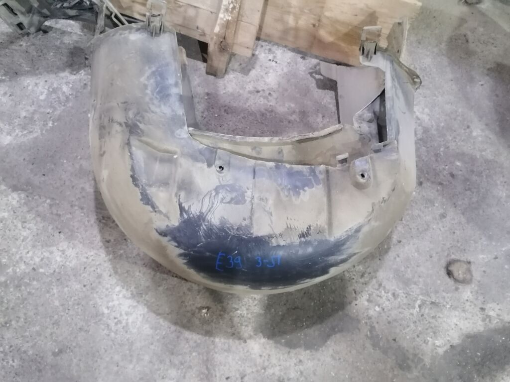 Podkrilo BMW E39 – zadnje levo - Originalni plastični unutrašnji