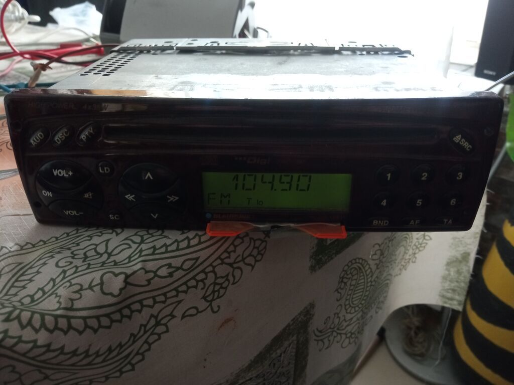 Blaupunkt auto radio – kasetofon sa FM/AM tunerom - Model sa prednjom