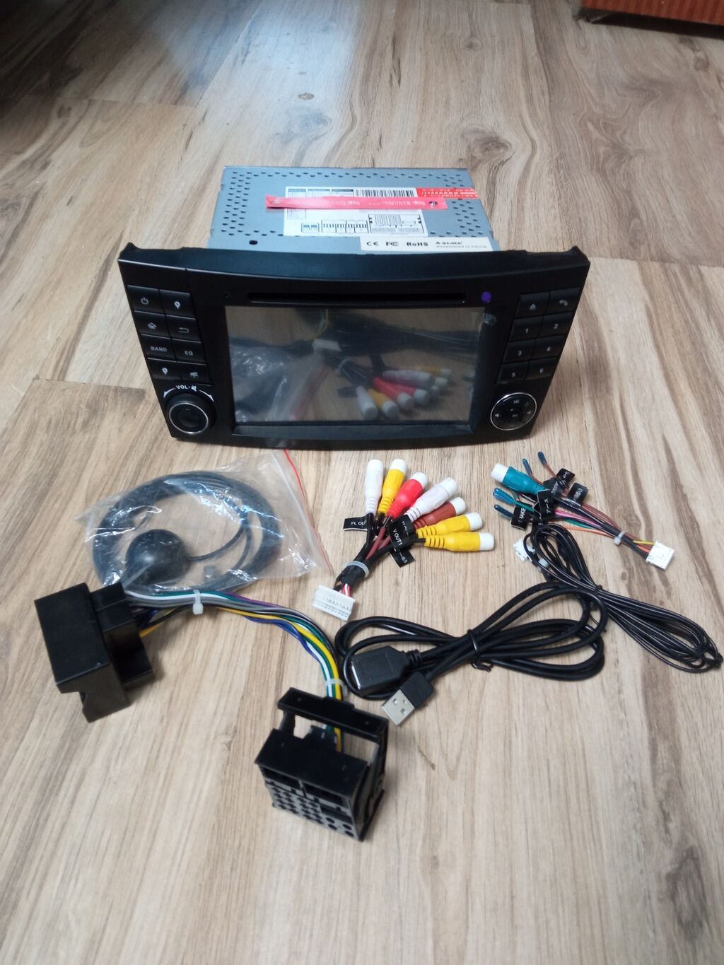Multimedijalna auto-navigacija 2DIN sa velikim ekranom + komplet