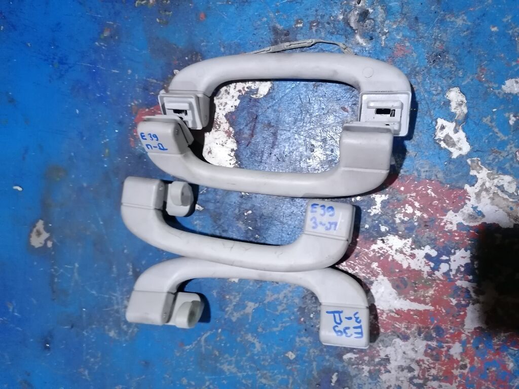 Rukohvat BMW E39 – unutrašnja plafonjska ručka (siva) - Originalni