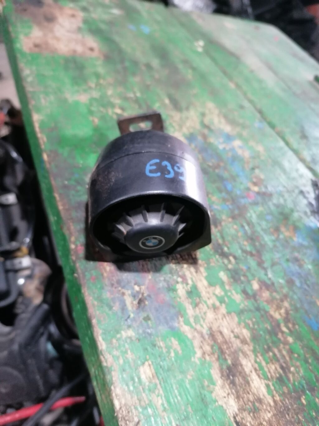 BMW E39 – sirena/zujalica alarma (original) - Originalni BMW element