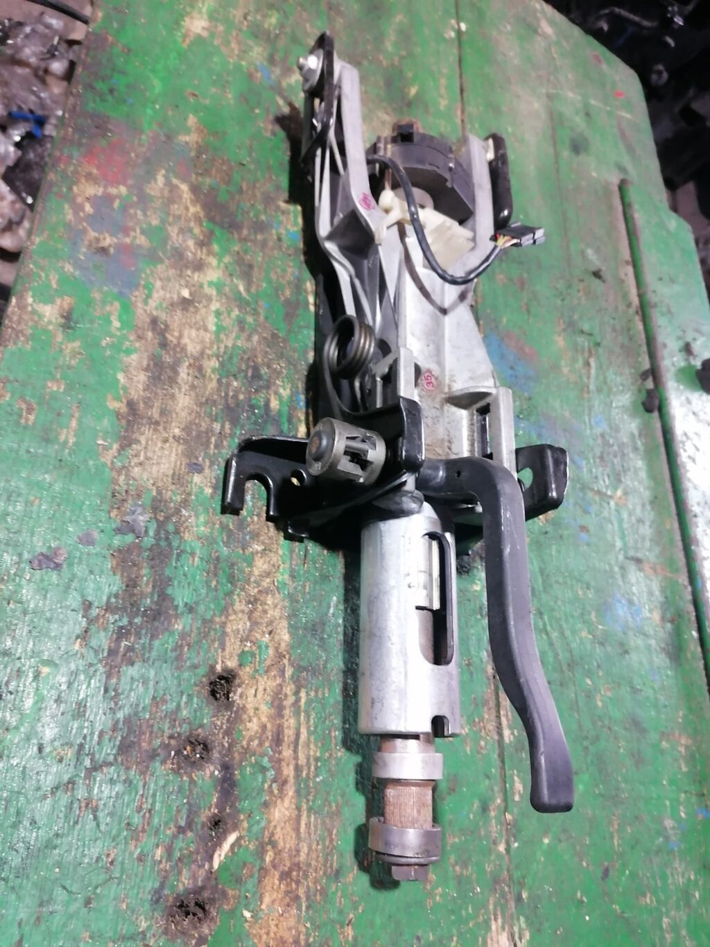 BMW E39 – kompletan sklop volanske brave/upaljača (brava upravljača sa