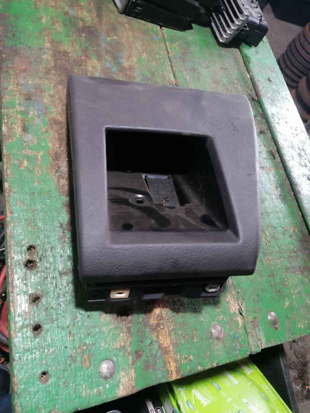 BMW E39 – centralna konzola/uložak pepeljare sa nosačem - Originalni