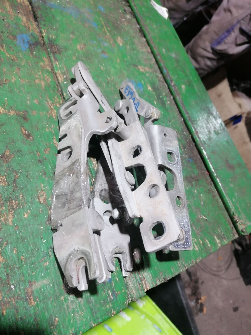 Sarke haube – BMW E39 - Originalne šarke za haubu, komplet (leva i