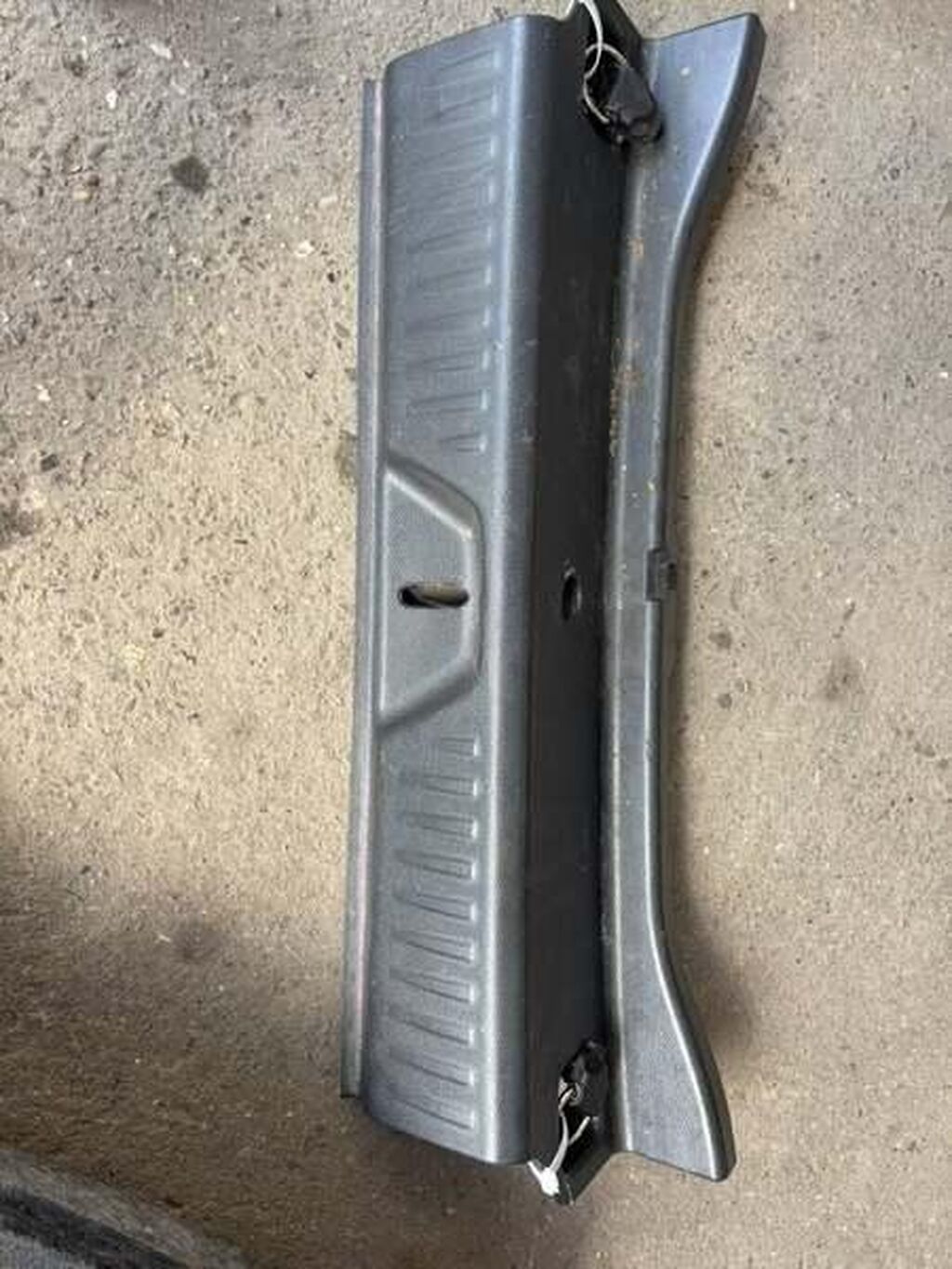 PLASTIKA U GEPEKU ZA MERCEDES BENZ A KLASA, A 140, A 160 . OD 2012