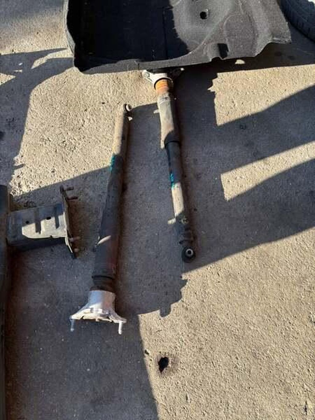 ZADNJI AMORTIZERI ZA MERCEDES BENZ A KLASA, A 140, A 150 . OD 2012
