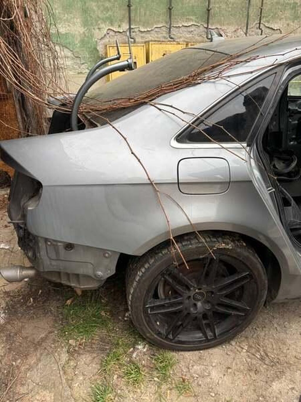 DESNA POLUSTRANICA ZA AUDI A4 OD 2008. DO 2014. GOD. | Desna