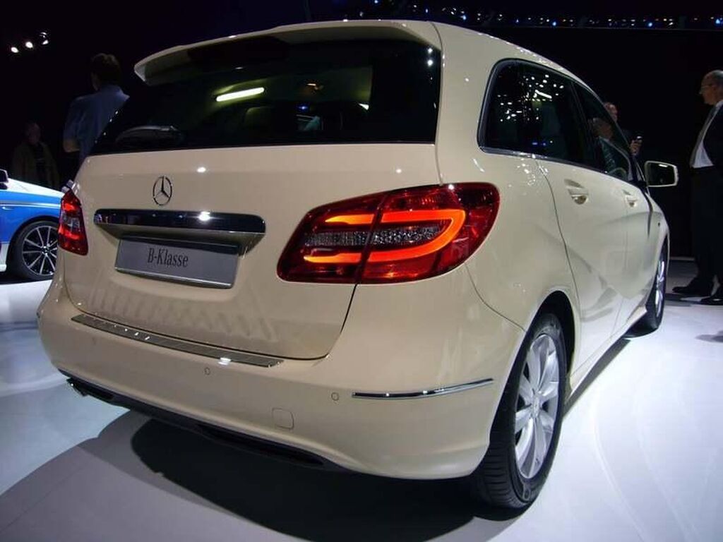 STOP SVETLA ZA MERCEDES BENZ B KLASA, B 160, B 150 . OD 2012. DO