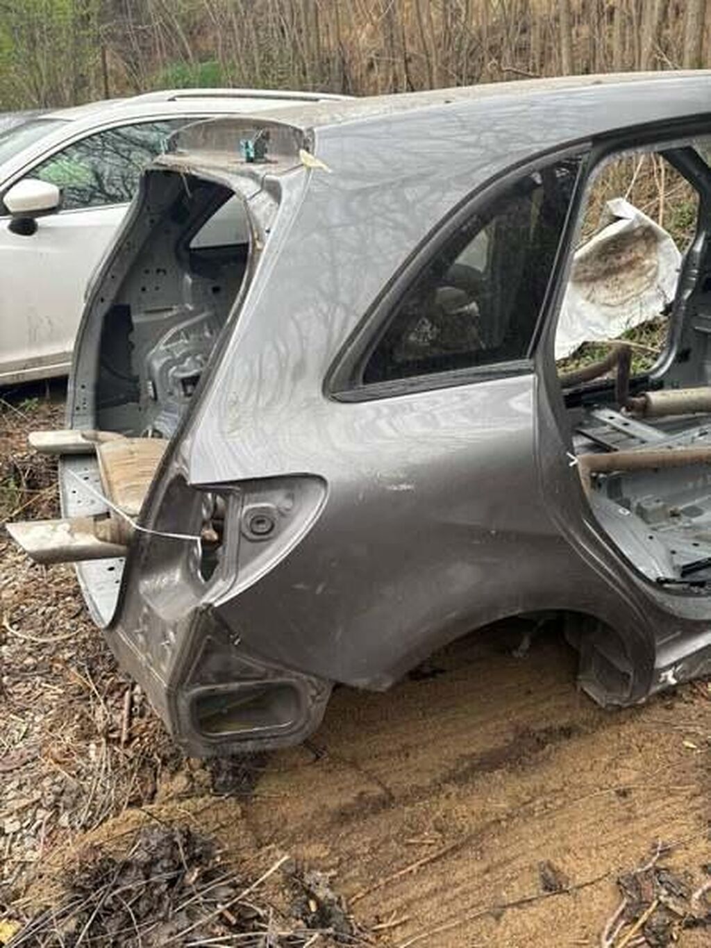 DESNA POLUSTRANICA ZA MERCEDES BENZ B KLASA, B 150, B 160 . OD 2012