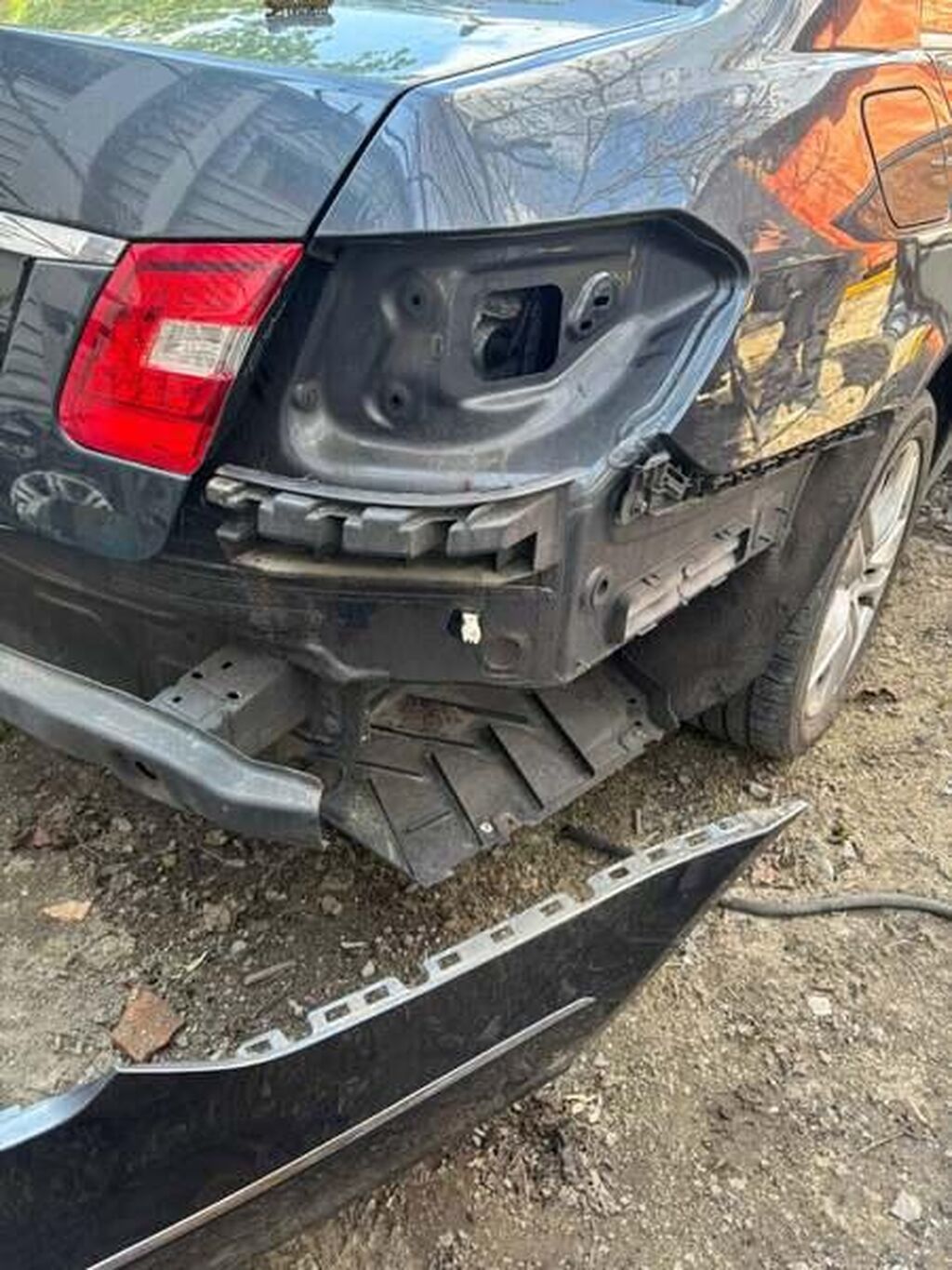 NOSAČI ZADNJEG BRANIKA ZA MERCEDES BENZ E KLASA, E 200, E 220 . OD