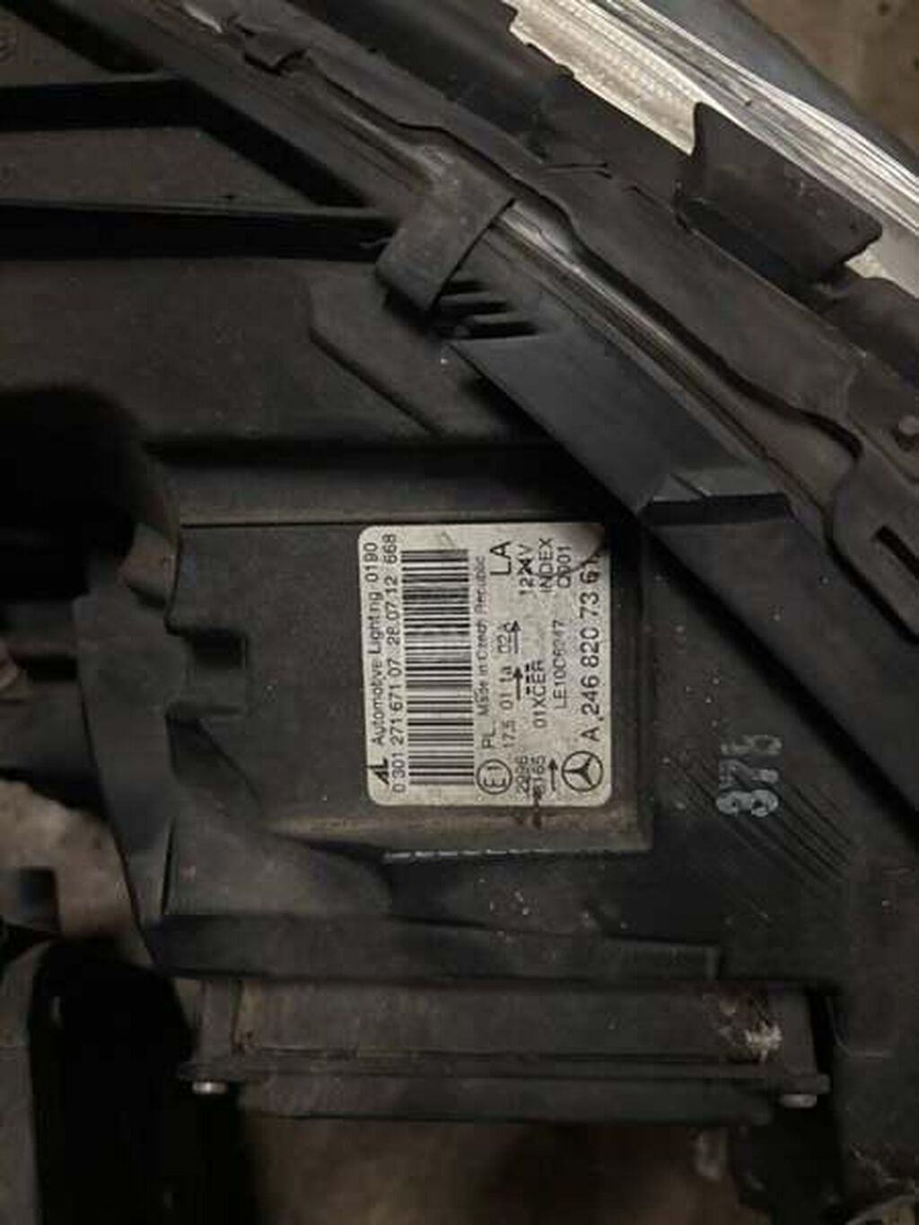 BIXENON FAROVI W246 ZA MERCEDES BENZ B 150, B 160, B 170 . OD 2012
