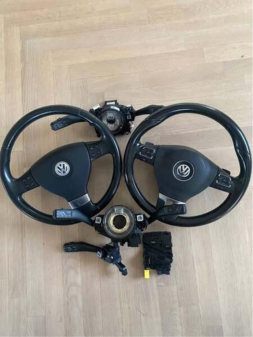 VOLAN ZA VOLKSWAGEN GOLF 6, GOLF 5, PASSAT B6 . OD 2004. DO 2012