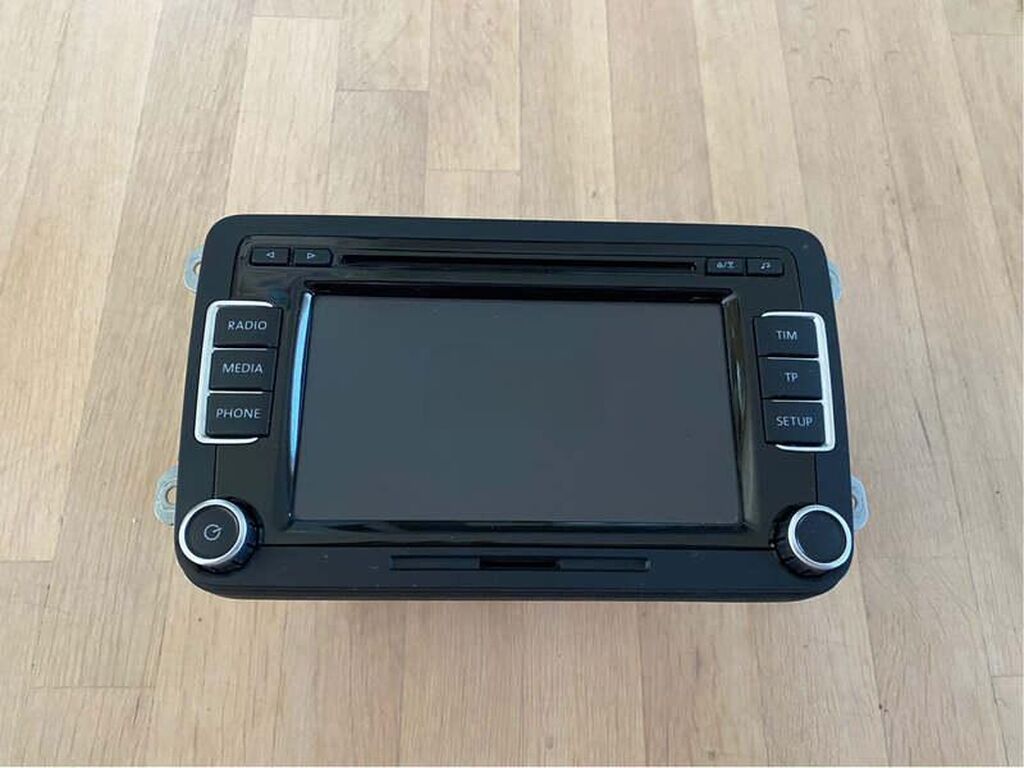 RADIO CD SARZER 6 DISKA ZA VOLKSWAGEN GOLF 5, GOLF 6, GOLF PLUS . |