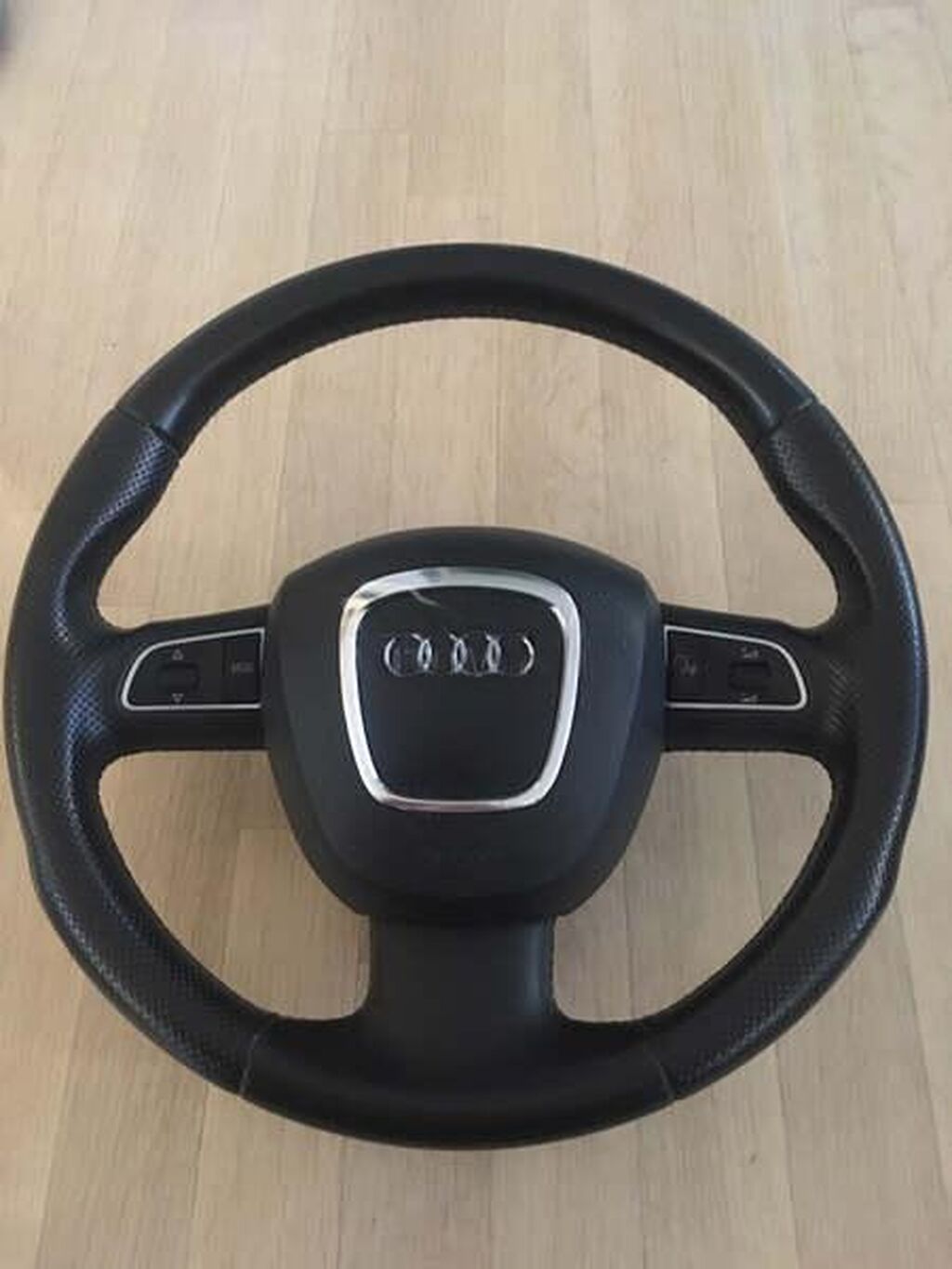 VOLAN AIR BAG ZA AUDI TT, A3, A4 . OD 2004. DO 2012. GOD. | za