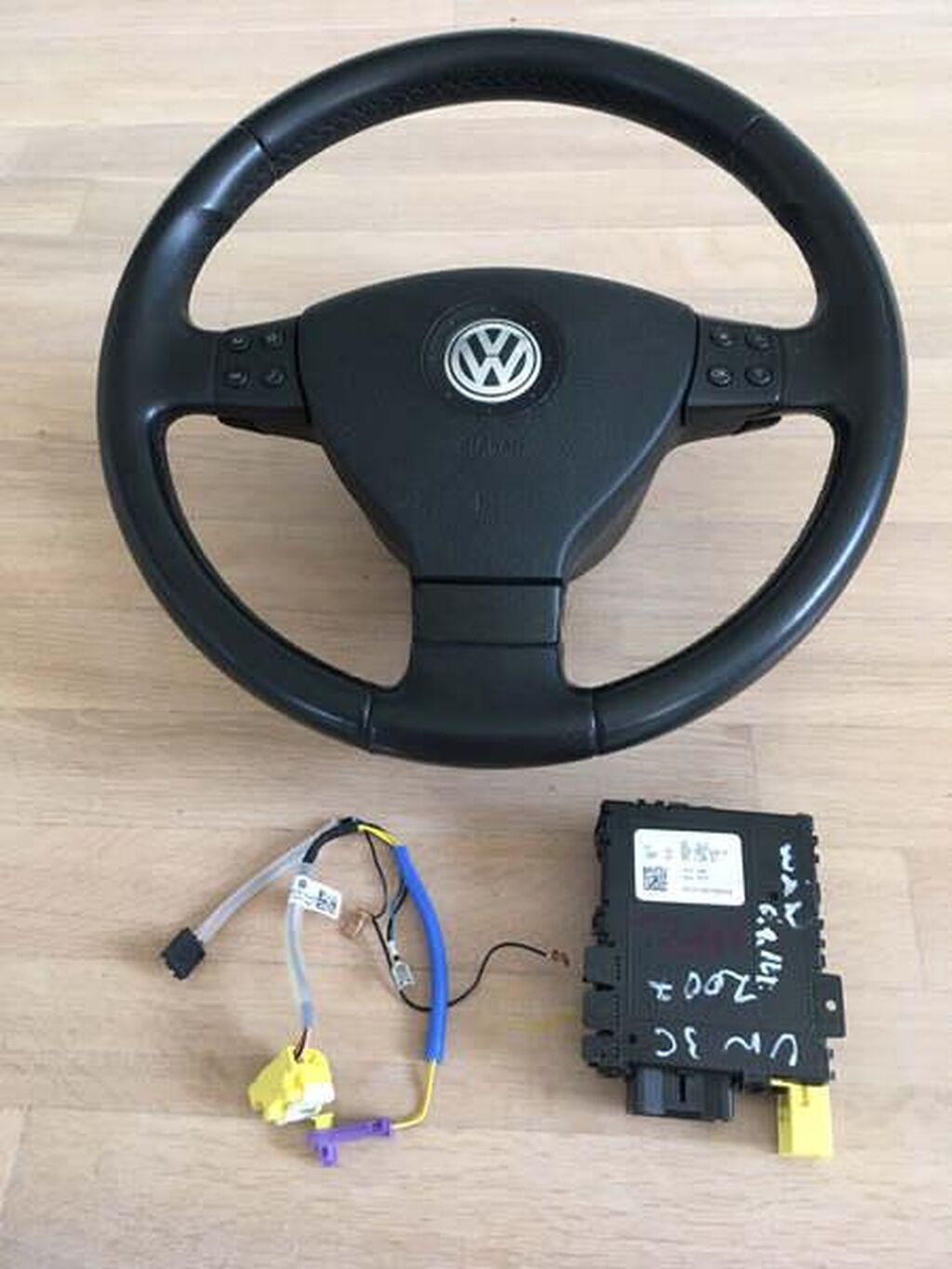 VOLAN AIR BAG ZA VOLKSWAGEN GOLF 5, GOLF PLUS, PASSAT B6 . OD 2004