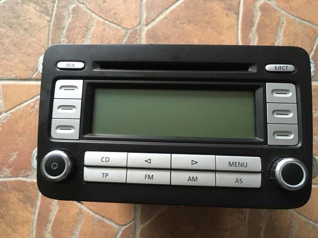 CD RADIO ZA VOLKSWAGEN GOLF 5, GOLF 6, GOLF PLUS . OD 2003. DO 2012