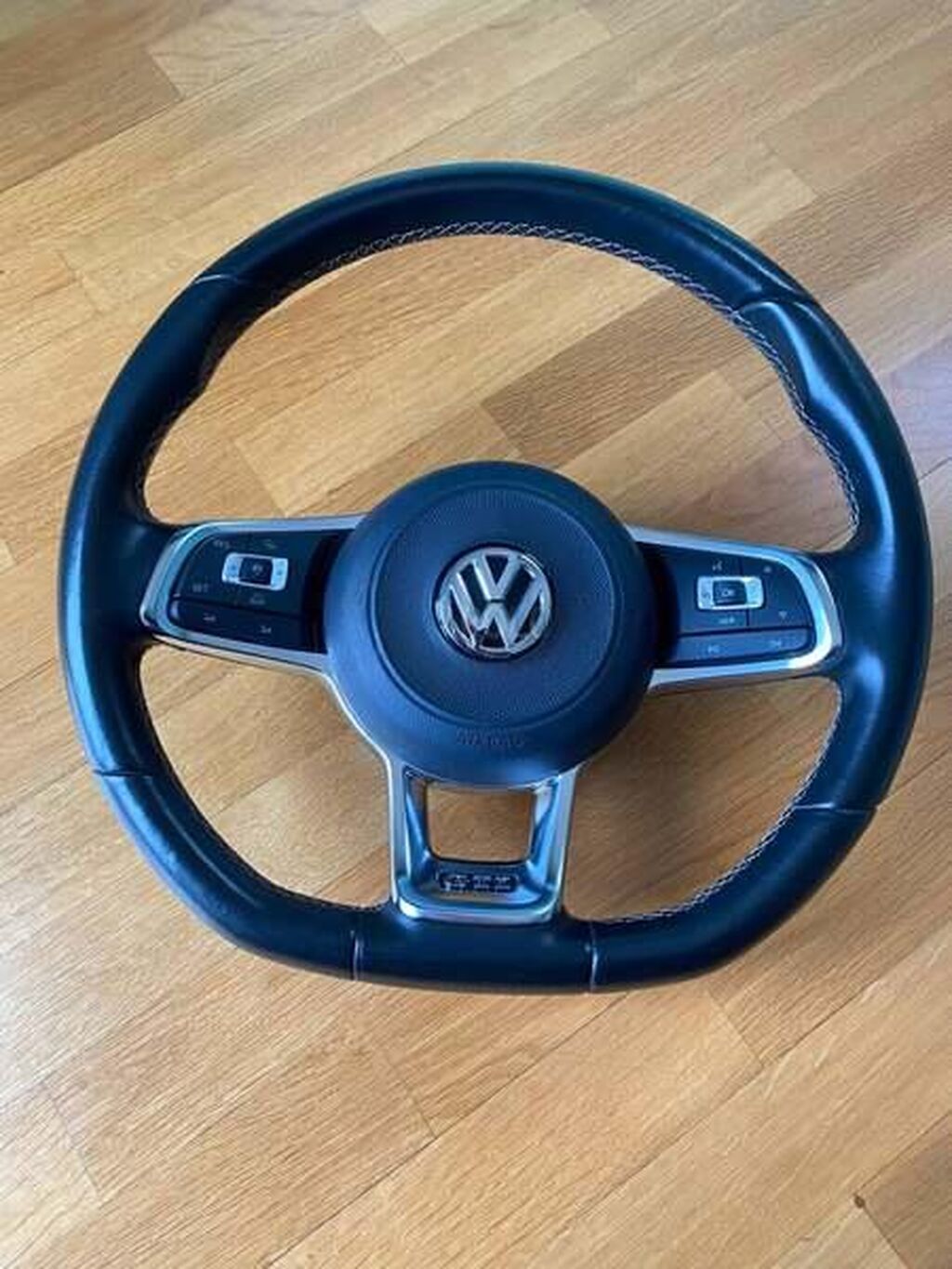 VOLAN ZA VOLKSWAGEN GOLF 7, PASSAT B8, POLO . OD 2013. DO 2018. GOD