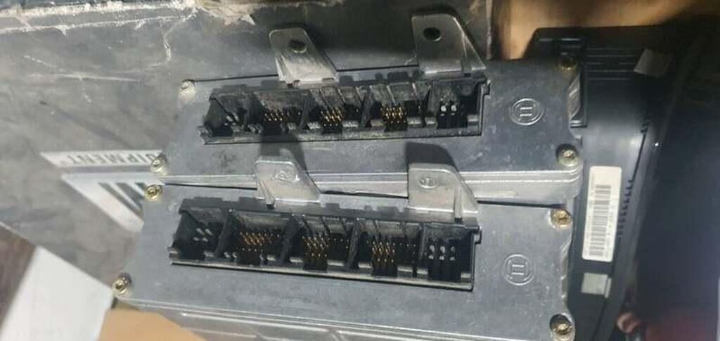 KOMPIJUTER MOTORA ECU D2 ZA AUDI A8 | Audi a8 d2 kompijuter motora