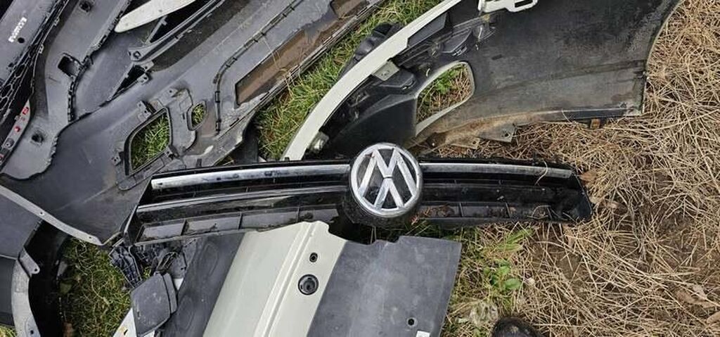 ZNAK MASKA 5G0 ZA VOLKSWAGEN GOLF 7 | Volkswagen golf 7 znak maska
